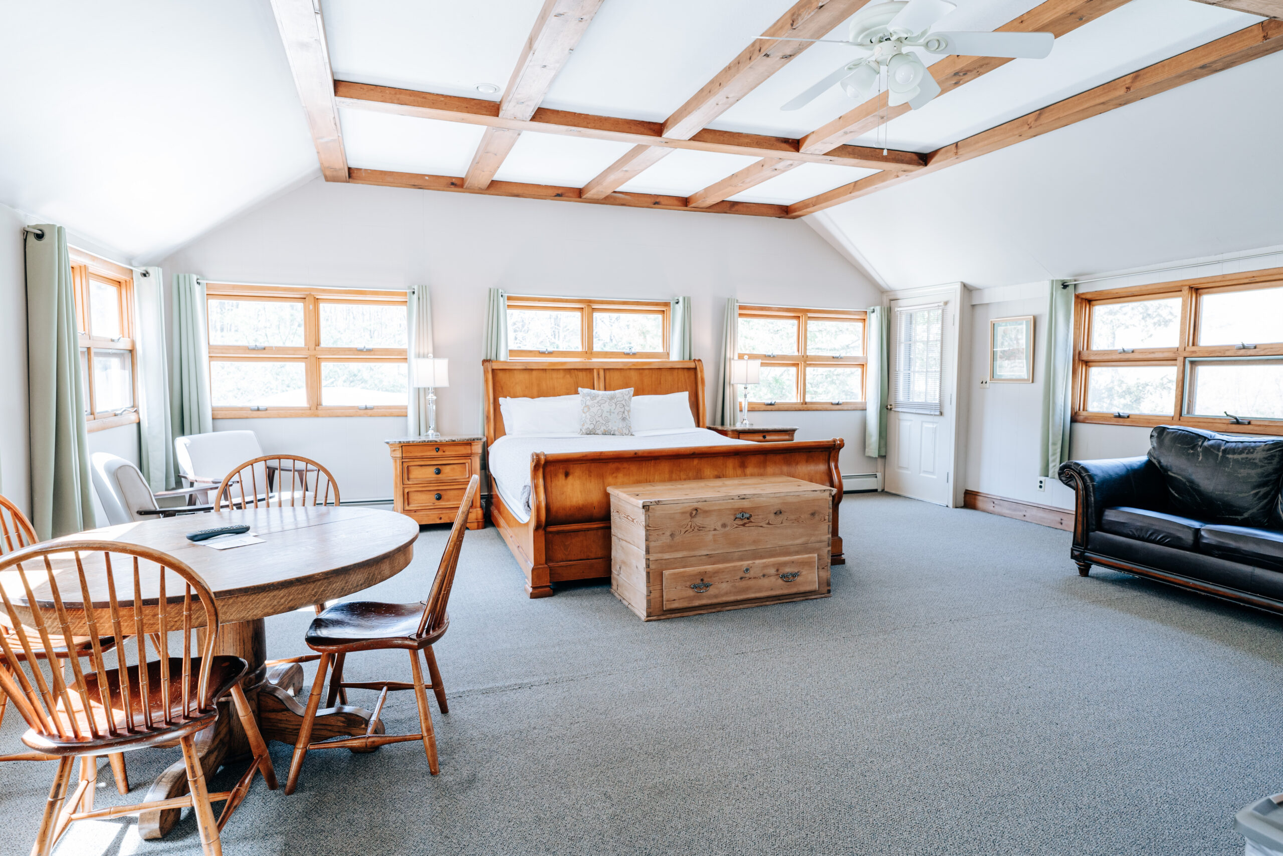 The Inn Accommodations | HollyHedge Estate