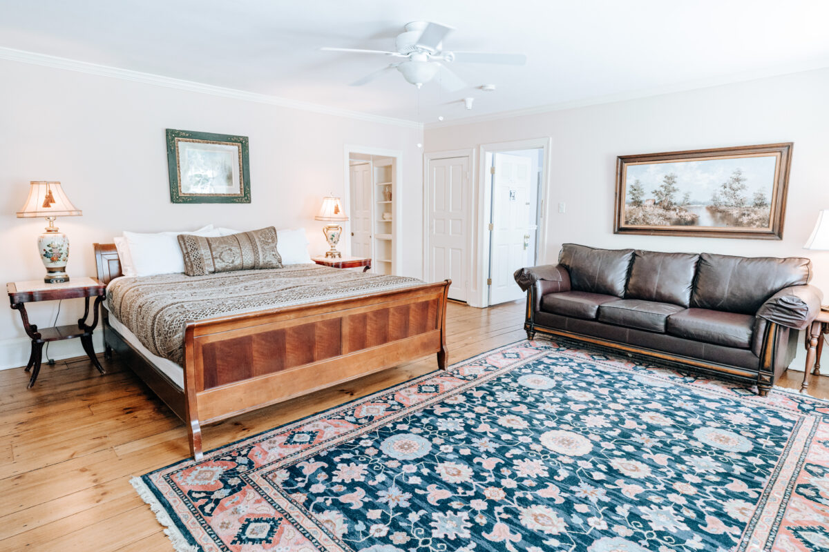 The Inn Accommodations | HollyHedge Estate