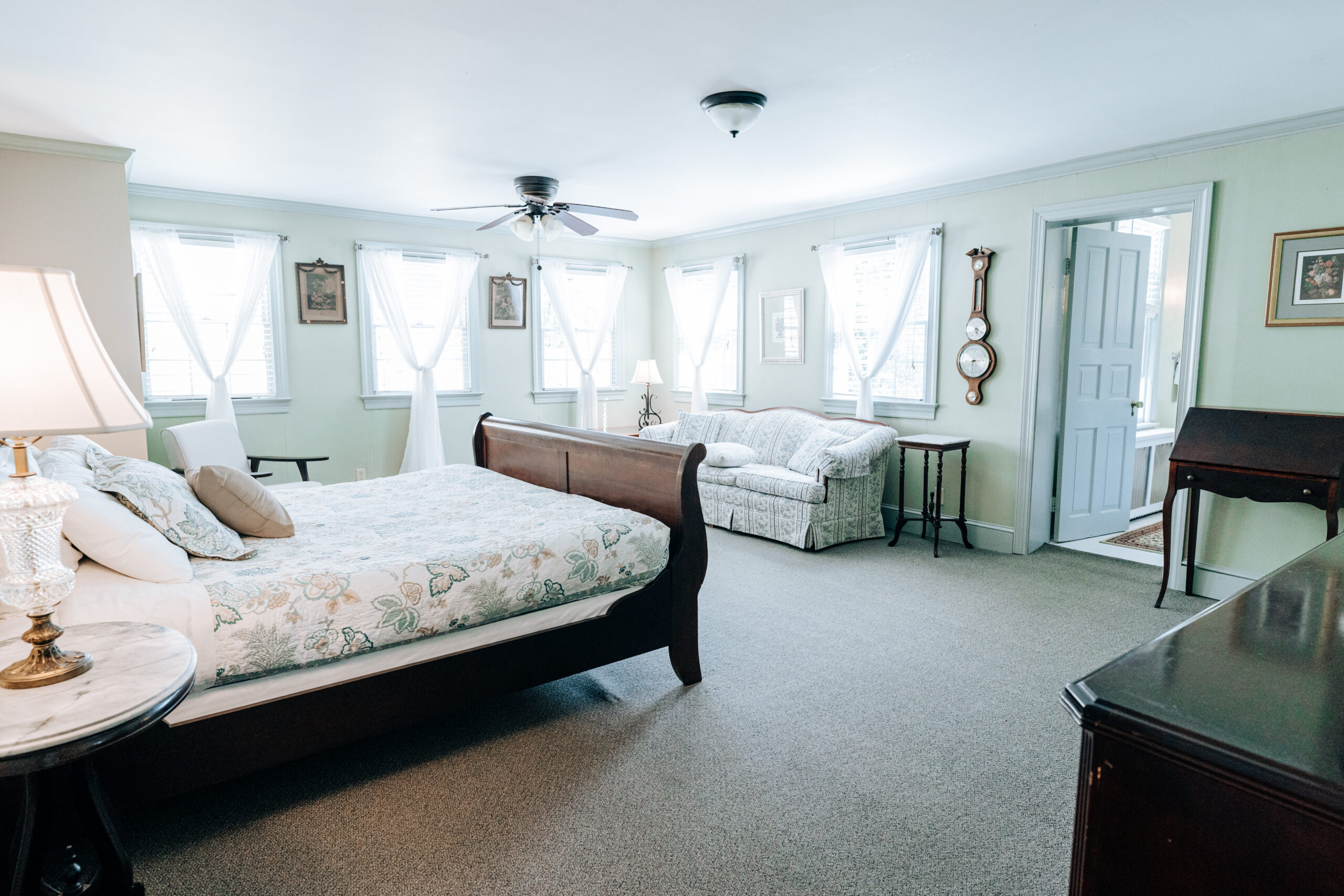 The Inn Accommodations | HollyHedge Estate