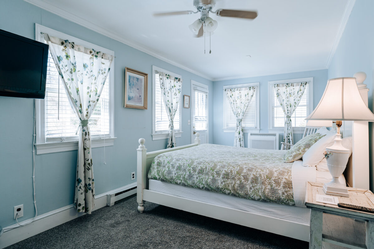 The Inn Accommodations | HollyHedge Estate