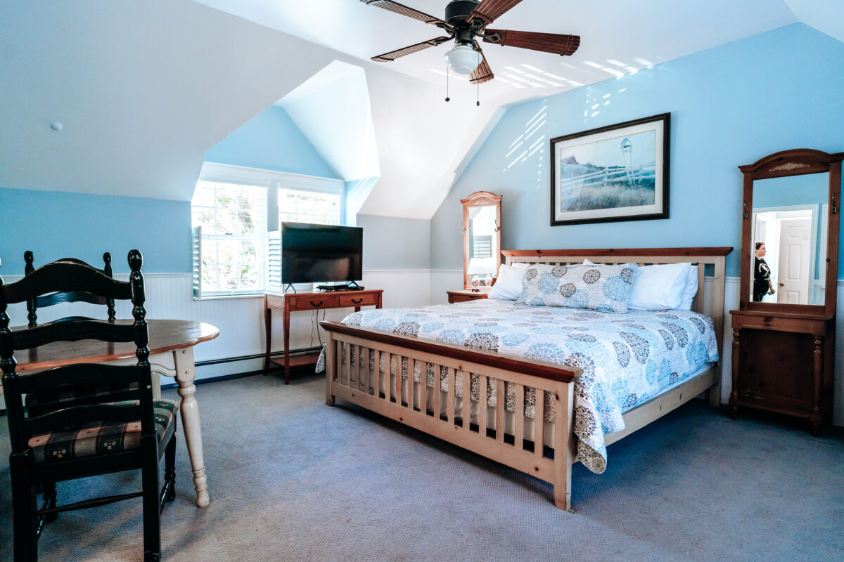 The Inn Accommodations | HollyHedge Estate